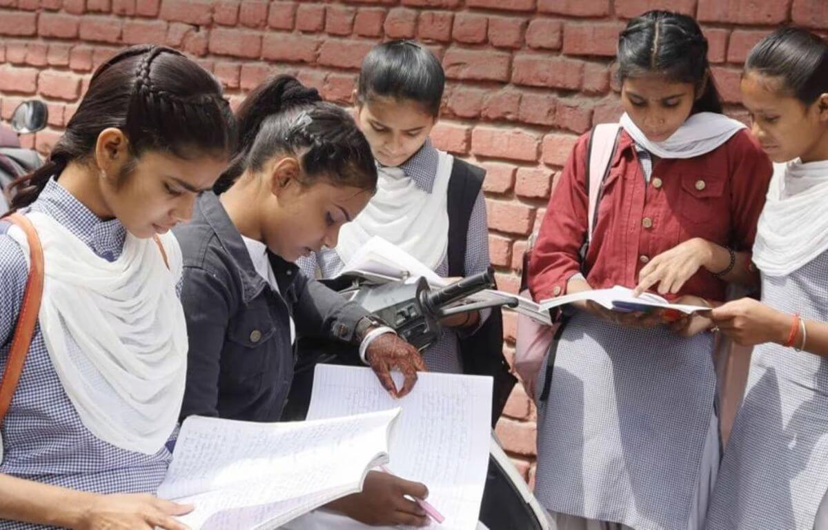 PSEB Class 8th Toppers List 2024 Out, Check District Wise Toppers PSEB Class 8th Toppers List 2024 Out, Check District Wise Toppers